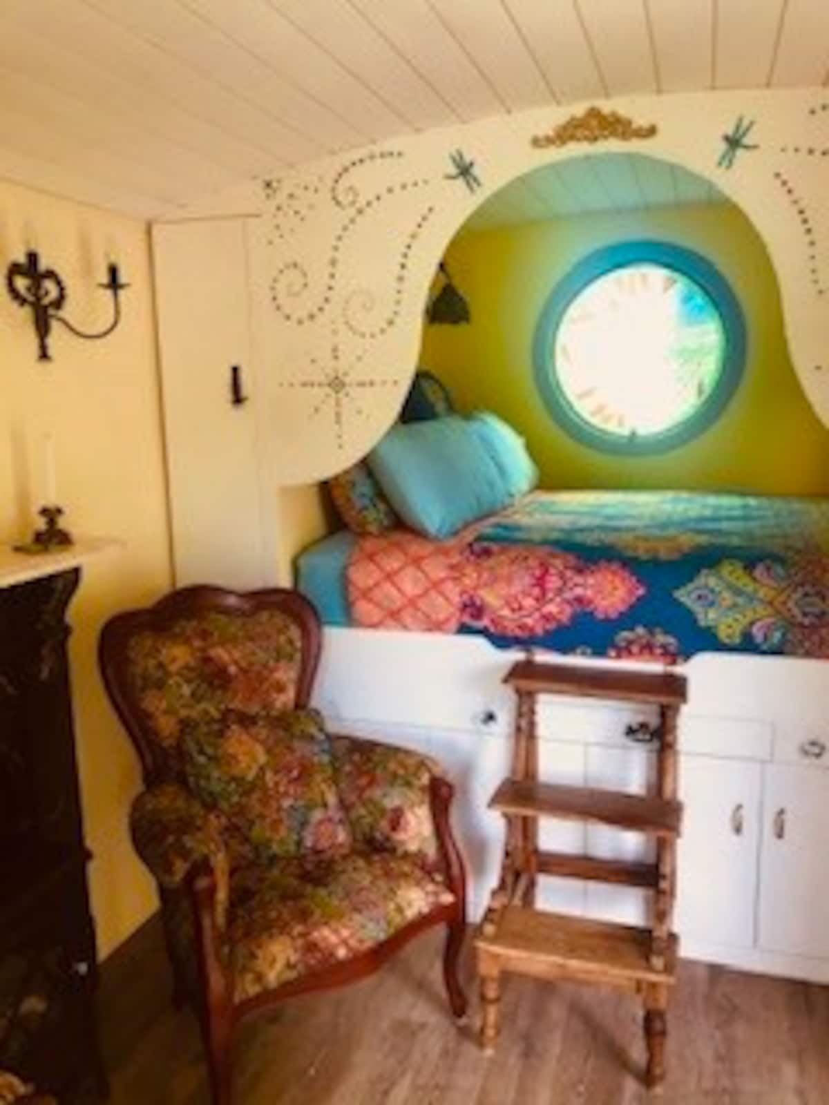 Romantic and Fun Tiny House - The Gypsy Rose Wagon - Dream Tiny Living