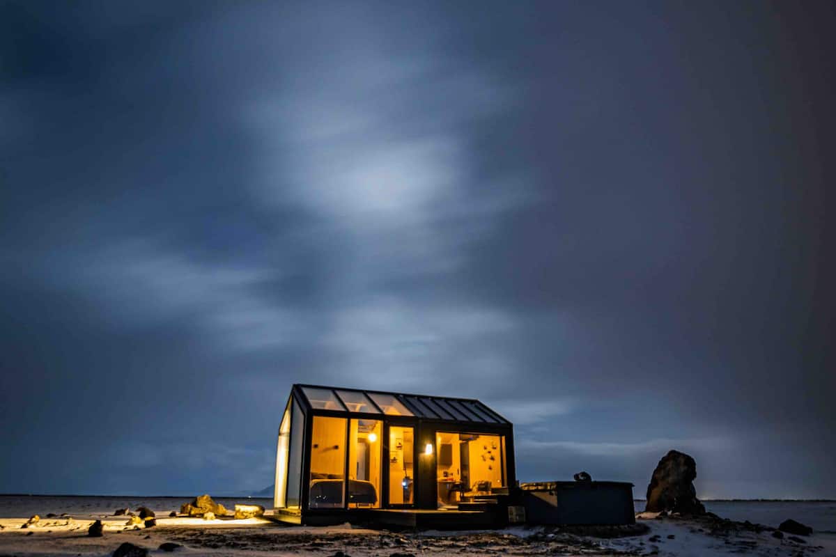 Blár Tiny Cottage with Glass and Jacuzzi - Dream Tiny Living