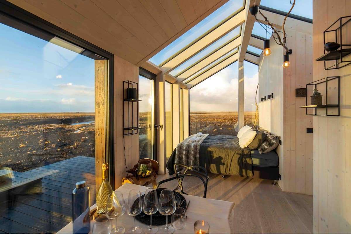 Blár Tiny Cottage with Glass and Jacuzzi - Dream Tiny Living