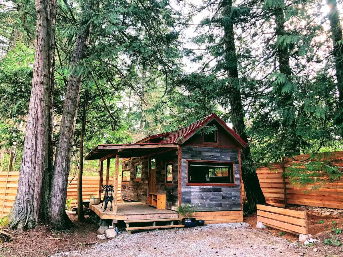 Rustic Tiny House on Salt Spring's South Side - Dream Tiny Living