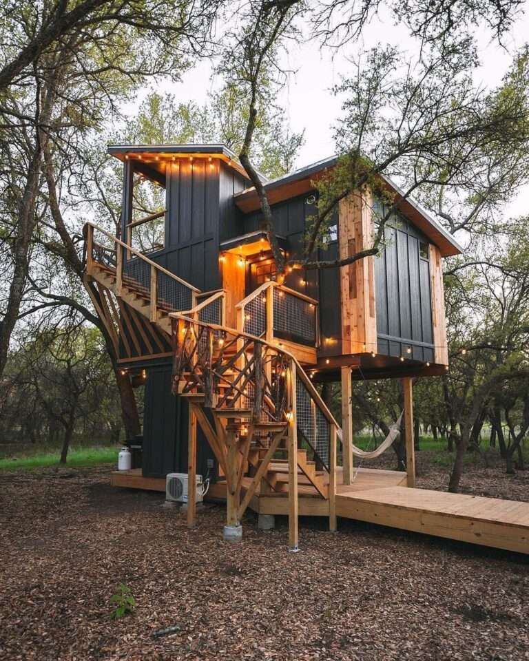Amazing Tree House in Elevated Location - Dream Tiny Living