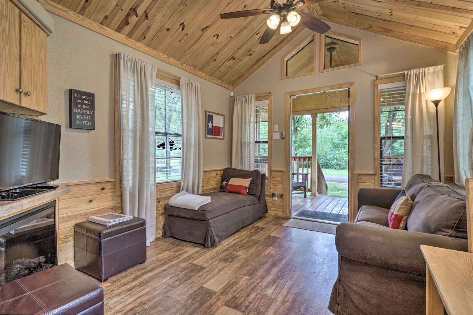Cozy Cabin Tiny House next to Austin and the San Marcos River - Dream ...