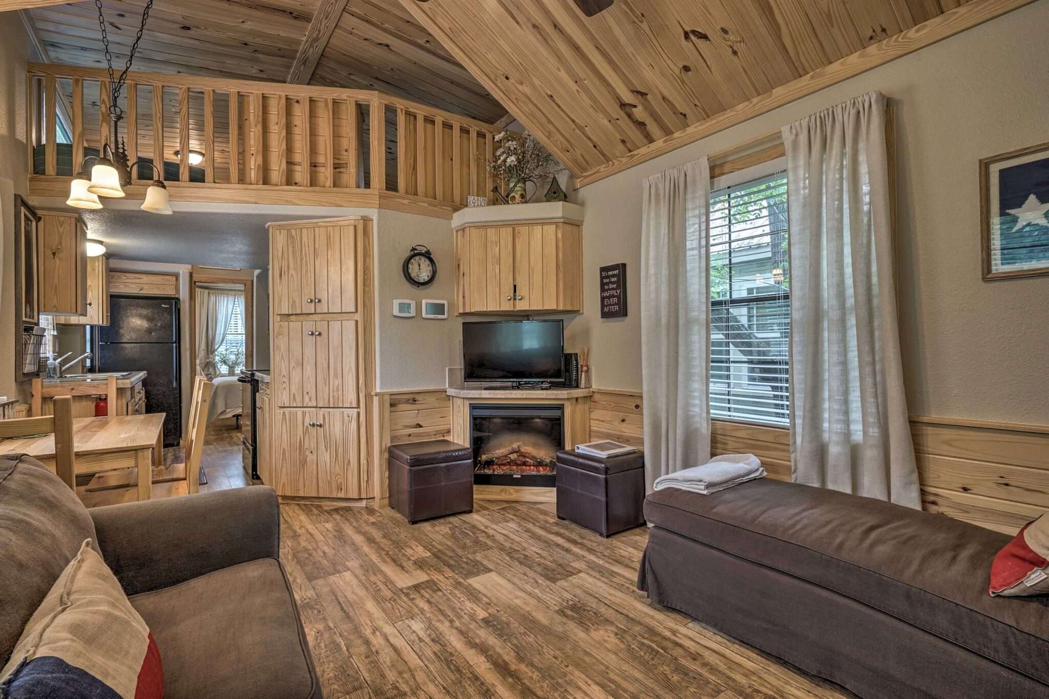 Cozy Cabin Tiny House next to Austin and the San Marcos River - Dream ...