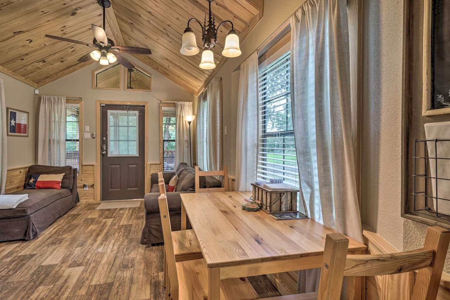 Cozy Cabin Tiny House next to Austin and the San Marcos River - Dream ...
