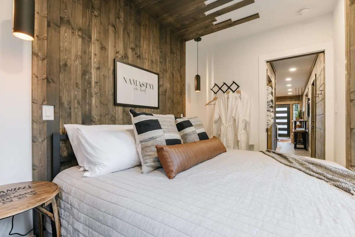 Absolutely Gorgeous Waterfall-Hamock-Jacuzzi Container House - Dream ...
