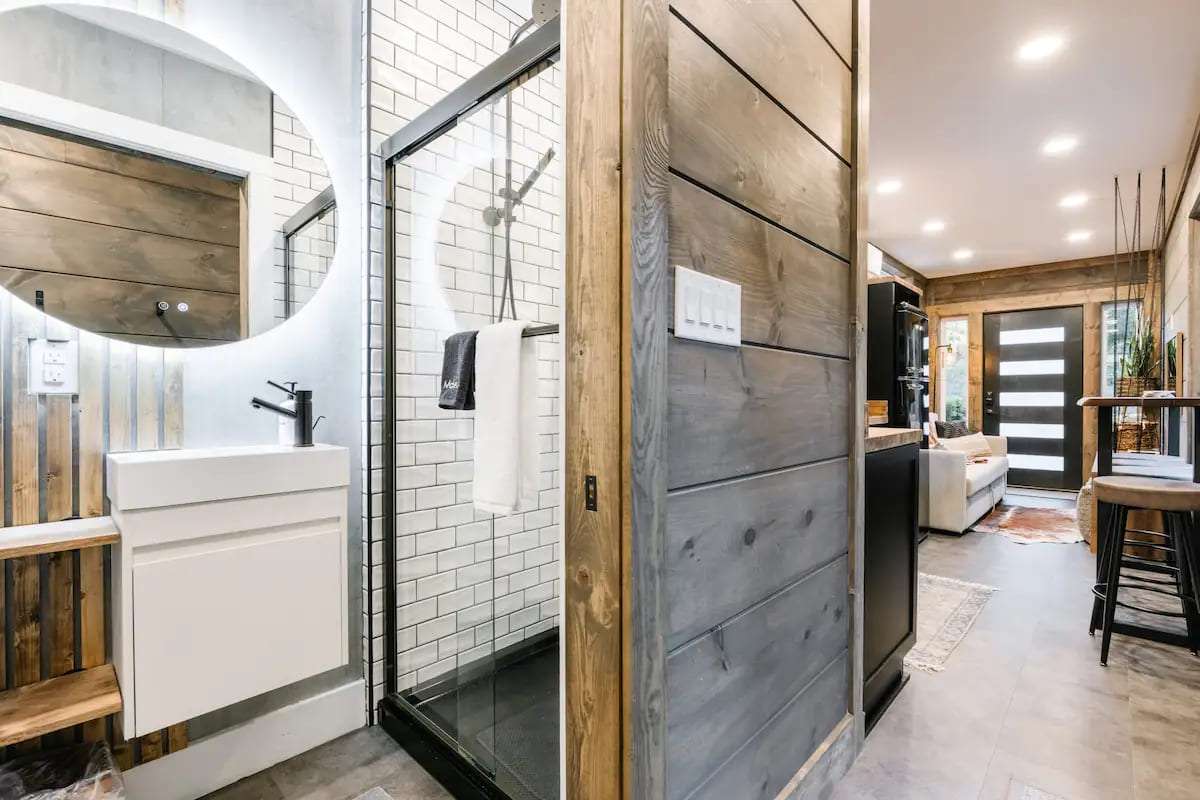 Absolutely Gorgeous Waterfall-Hamock-Jacuzzi Container House - Dream ...