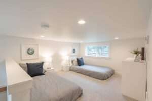 Bellevue Tiny Cottage by Wildwood Lakefront - Dream Tiny Living