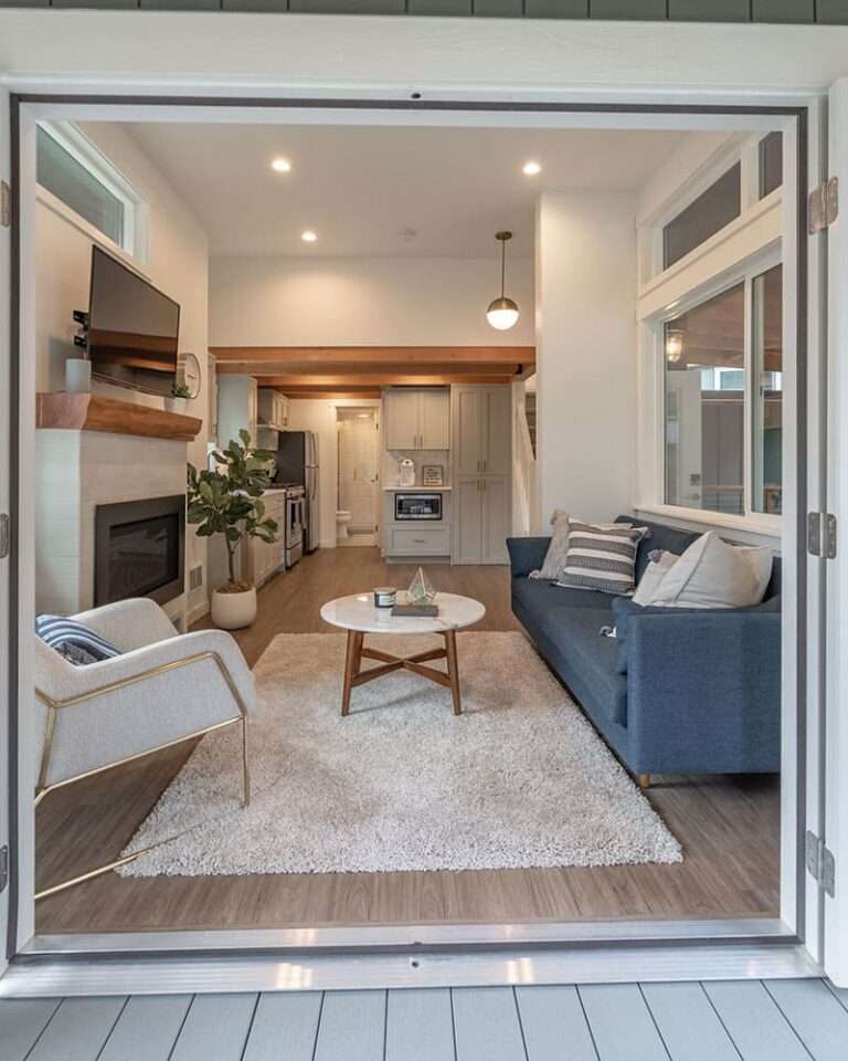 Bellevue Tiny Cottage by Wildwood Lakefront - Dream Tiny Living