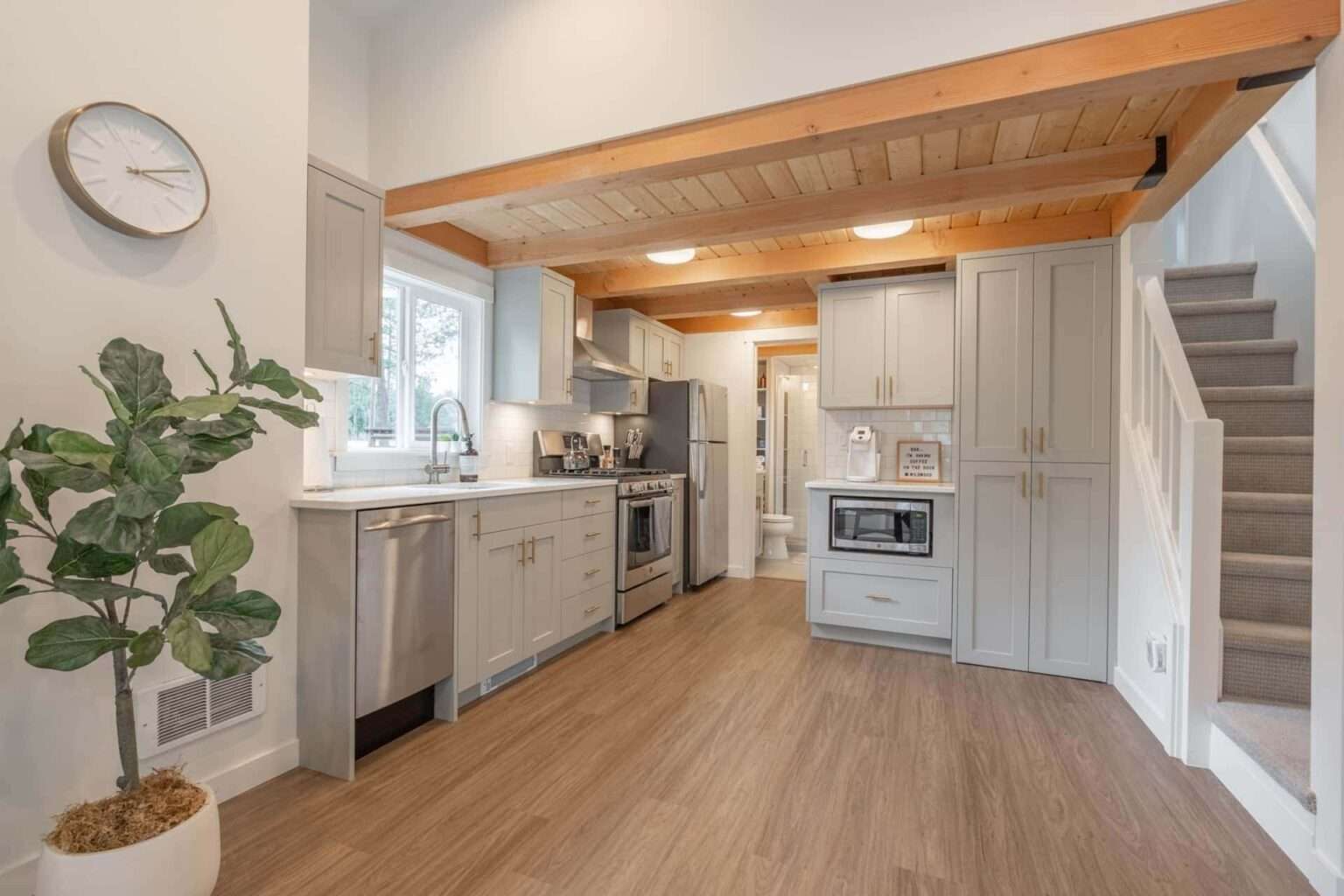 Bellevue Tiny Cottage by Wildwood Lakefront - Dream Tiny Living