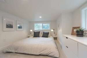 Bellevue Tiny Cottage by Wildwood Lakefront - Dream Tiny Living