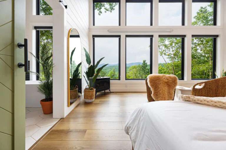Modern and Luxury Alpine Cabin with Spectacular Views - Dream Tiny Living