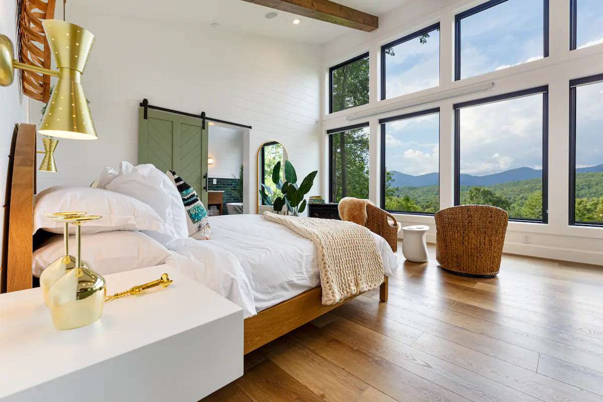 Modern and Luxury Alpine Cabin with Spectacular Views - Dream Tiny Living