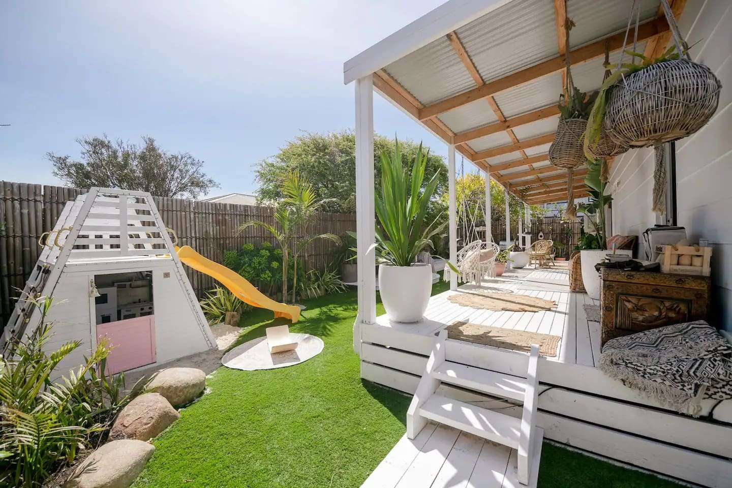 Relaxing Tiny House with Gorgeous Garden - Dream Tiny Living