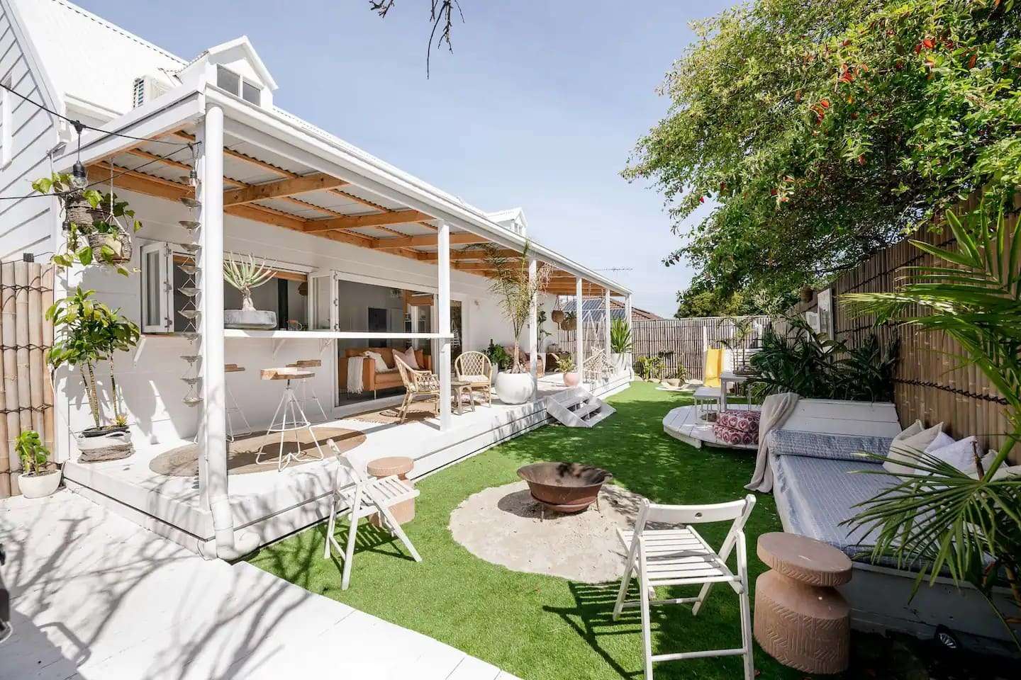Relaxing Tiny House with Gorgeous Garden - Dream Tiny Living