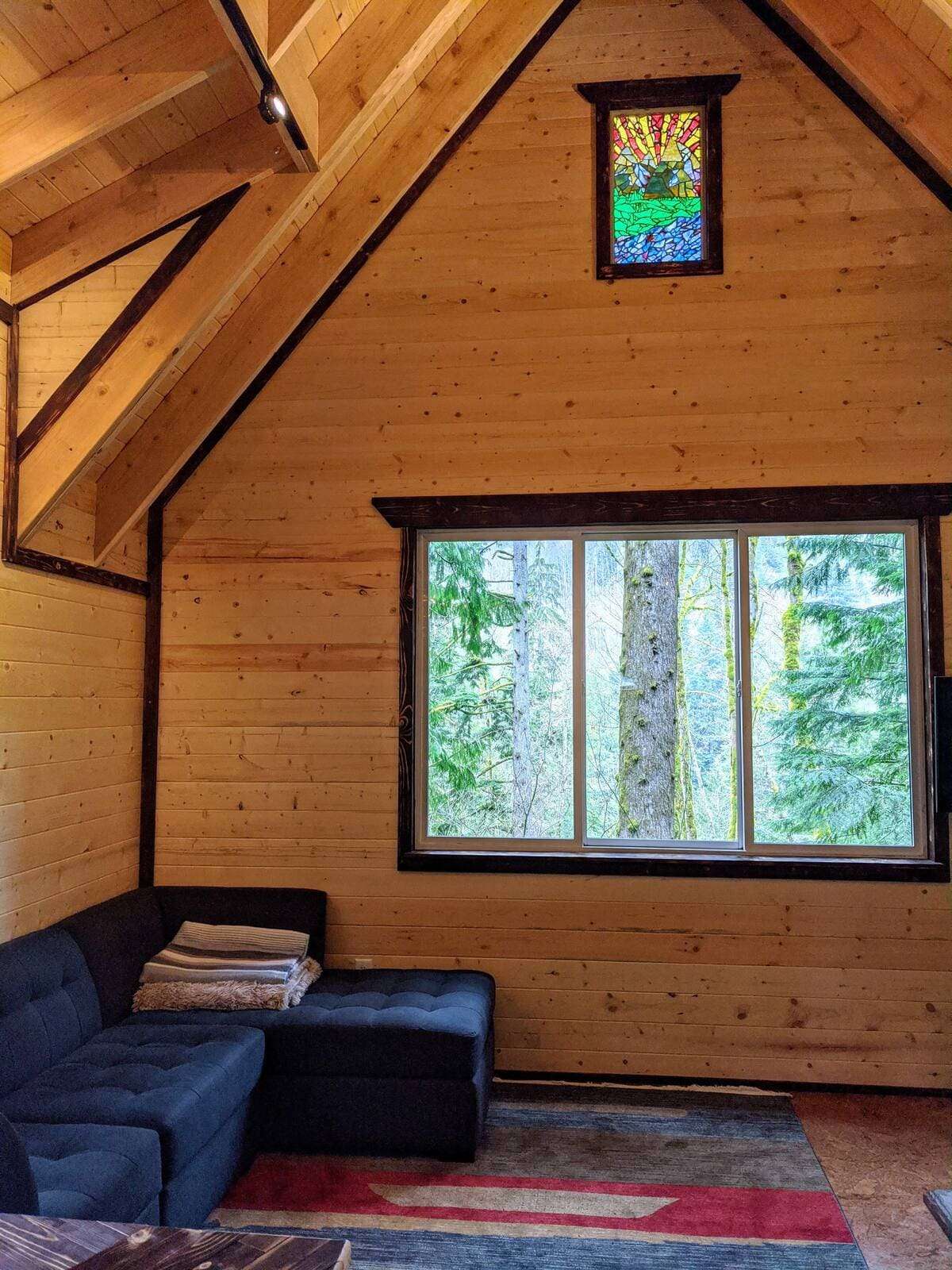 Adventurous and Mysterious Tiny Cabin on the Skykomish River - Dream ...