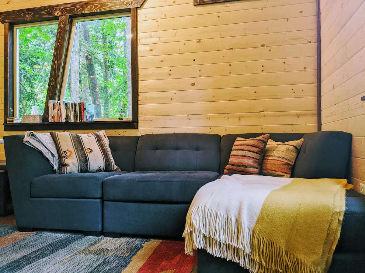 Adventurous and Mysterious Tiny Cabin on the Skykomish River - Dream ...