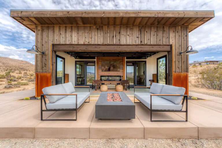 Modern Desert Farm House The Rum Runner - Dream Tiny Living