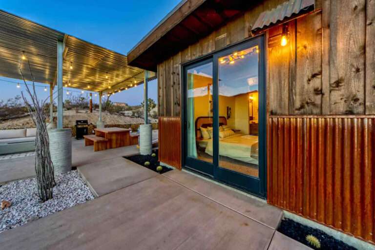 Modern Desert Farm House The Rum Runner - Dream Tiny Living