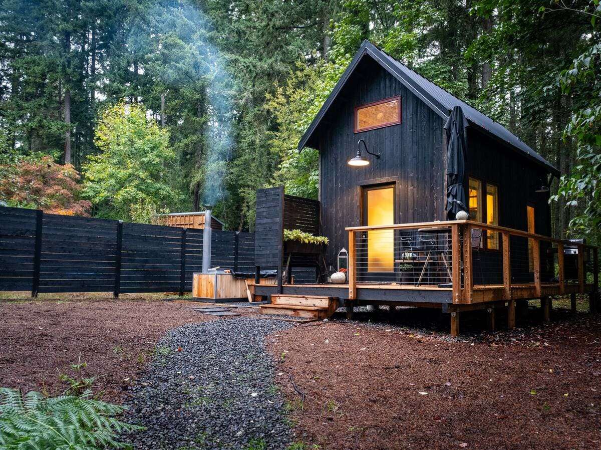 Amazing Black Wolf Den Tiny Cabin - Dream Tiny Living