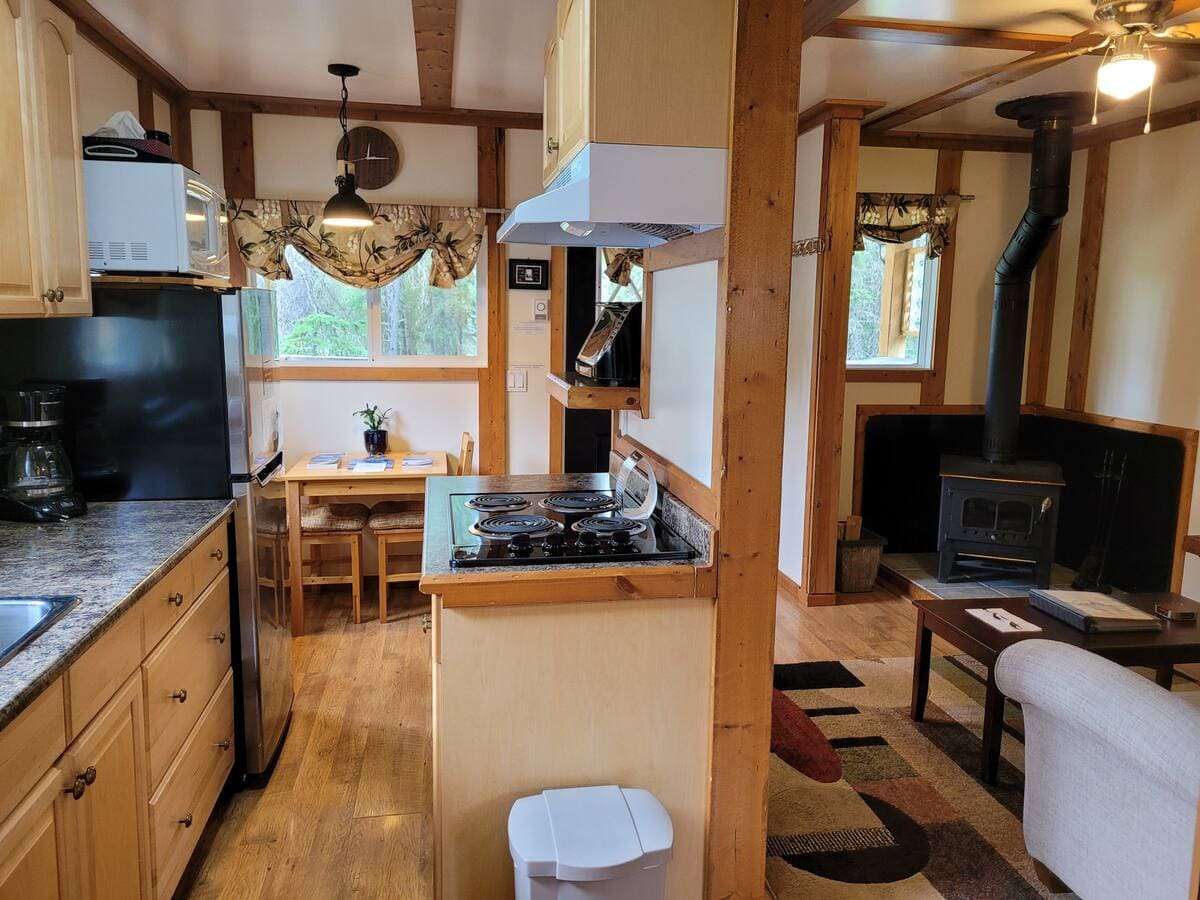 Tiny House Designed for Those Looking for a Peaceful Place - Dream Tiny ...