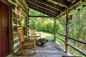 Charming Log Cabin Among the Trees - Dream Tiny Living