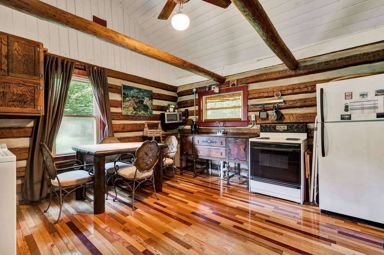 Charming Log Cabin Among the Trees - Dream Tiny Living