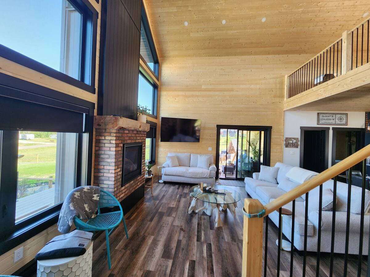 Knotty Pine Cabin with Lake View » HouseDesigns
