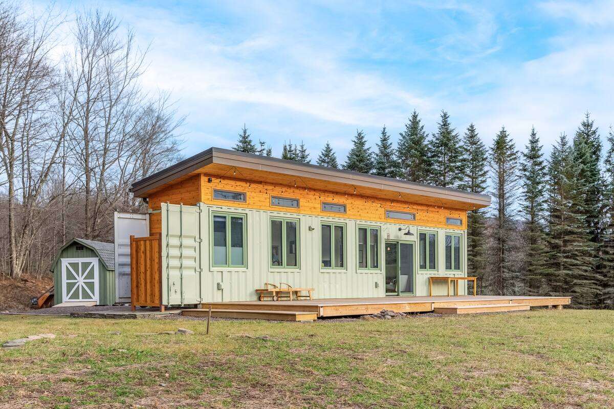 Comfortable Modern Catskills Container Cabin - Dream Tiny Living