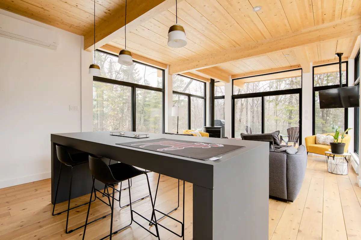 Modern and Stylish 2-Bedroom Forested Cabin - Dream Tiny Living